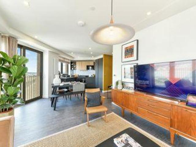 3 Bedrooms Flat for sale in Royal Docks West, London E16