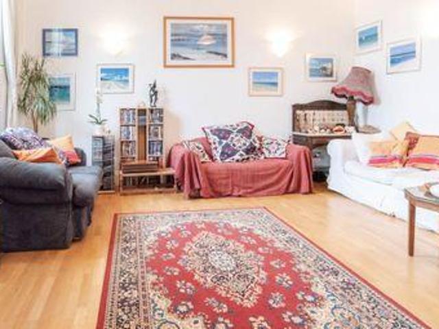 3 Bedrooms Flat for sale in Royal Drive, London N11