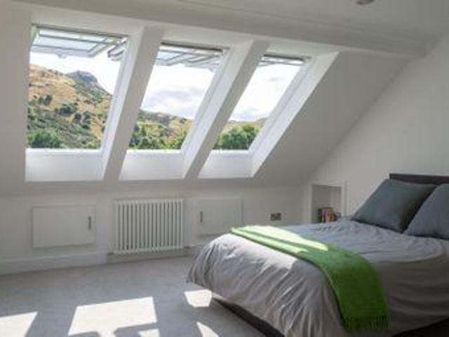 3 Bedrooms Flat for sale in Royal Park Terrace, Edinburgh EH8