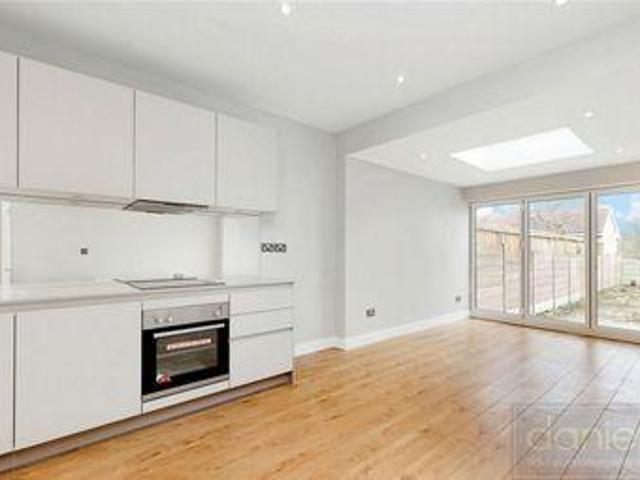 3 Bedrooms Flat for sale in Robson Avenue, Willesden, London NW10