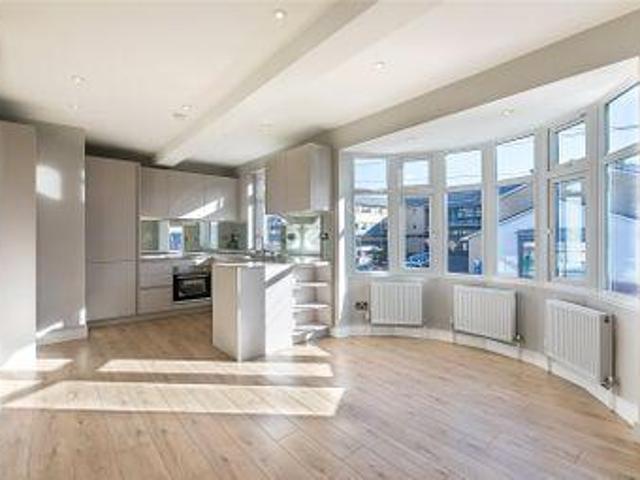 3 Bedrooms Flat for sale in Robson Avenue, London NW10