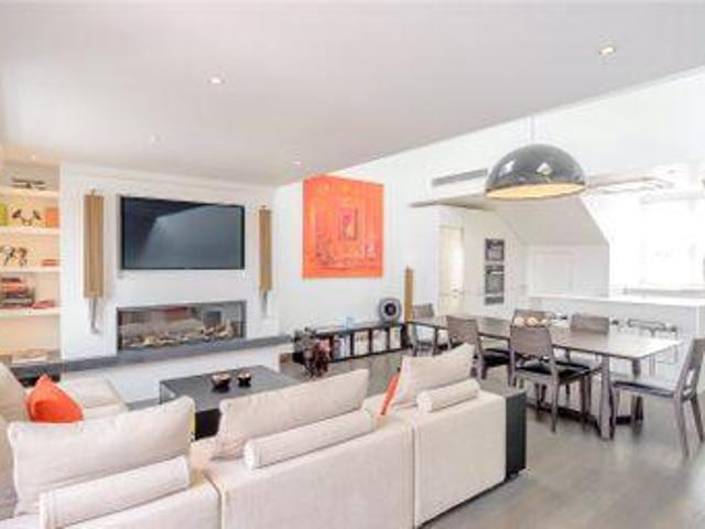 3 Bedrooms Flat for sale in Roland Gardens, South Kensington, London SW7