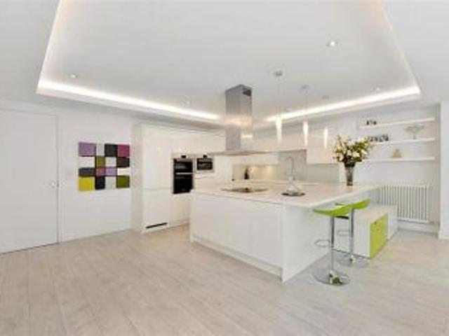3 Bedrooms Flat for sale in Rosslyn Hill, London NW3