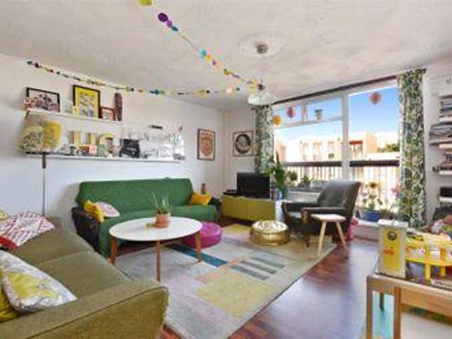 3 Bedrooms Flat for sale in Rainhill Way, Bow, London E3