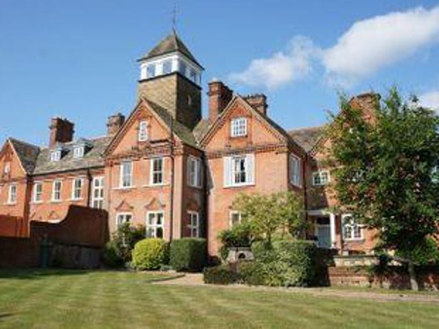 3 Bedrooms Flat for sale in Ranmore Common, Dorking RH5