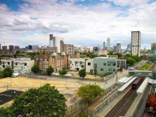 3 Bedrooms Flat for sale in Rifle Street, London E14