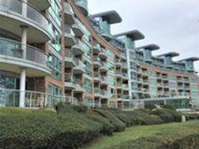3 Bedrooms Flat for sale in Waterside Way, Nottingham NG2