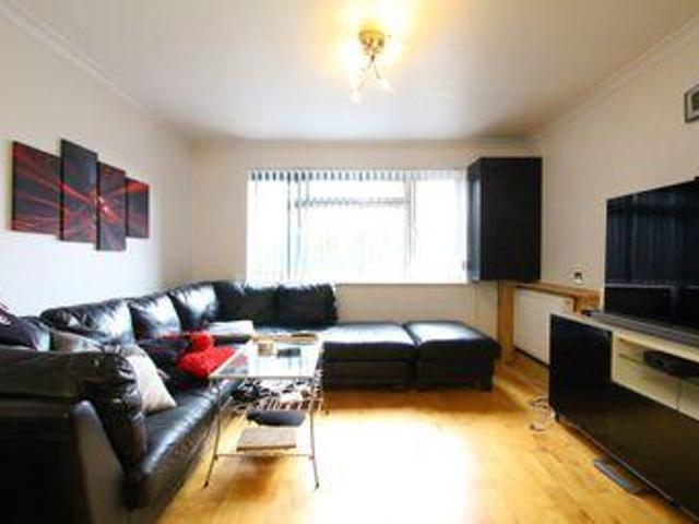 3 Bedrooms Flat for sale in Watson Close, London N16