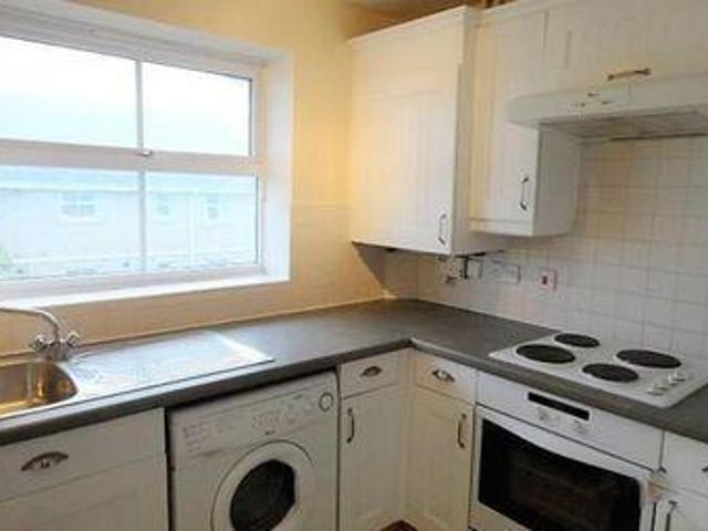 3 Bedrooms Flat for sale in Wallace Road, Colchester CO4