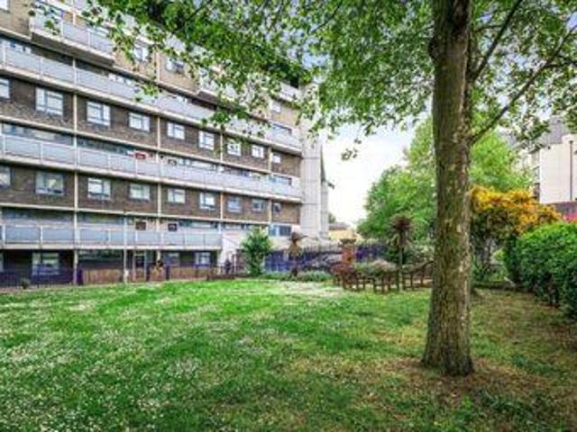 3 Bedrooms Flat for sale in Walpole Place, Woolwich, London SE18