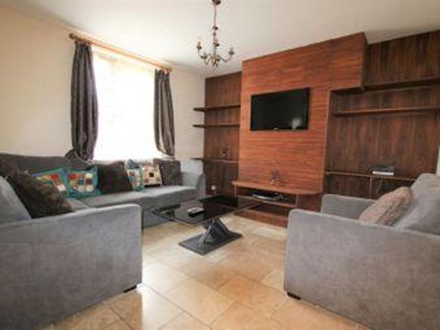 3 Bedrooms Flat for sale in Wandsworth Road, Clapham SW8