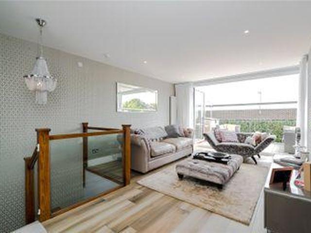 3 Bedrooms Flat for sale in Warwick Court, Lansdowne Road, Wimbledon SW20