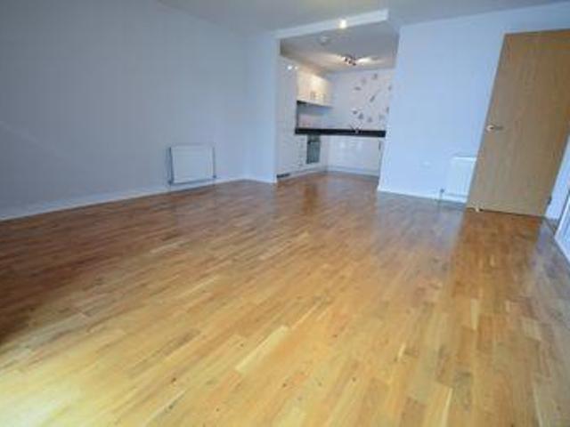 3 Bedrooms Flat for sale in West Kilnacre, Lochend EH7
