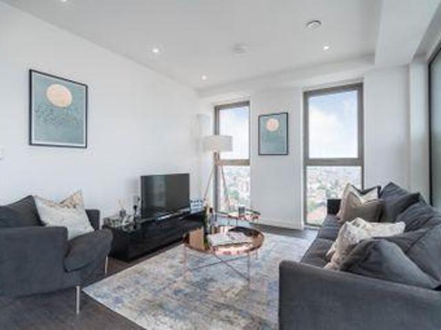3 Bedrooms Flat for sale in Western Gateway, London E16