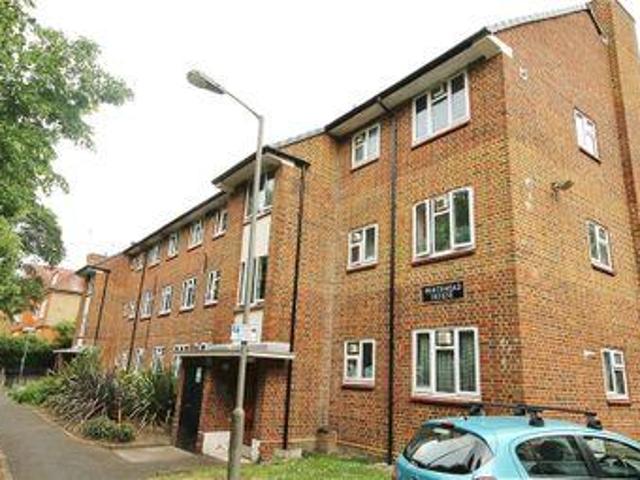 3 Bedrooms Flat for sale in Whitehead House, Whitnell Way, London SW15