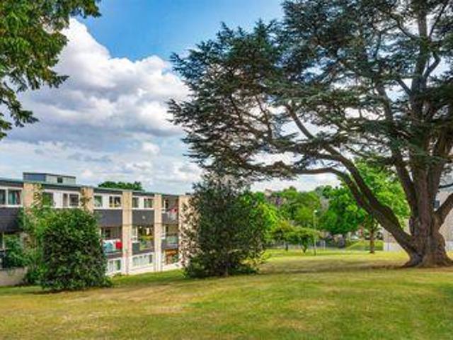 3 Bedrooms Flat for sale in Whitlock Drive, London SW19