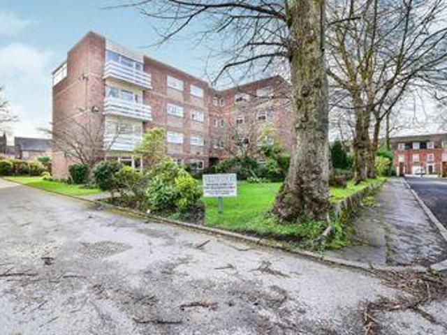 3 Bedrooms Flat for sale in Willow Bank, Fallowfield, Manchester M14
