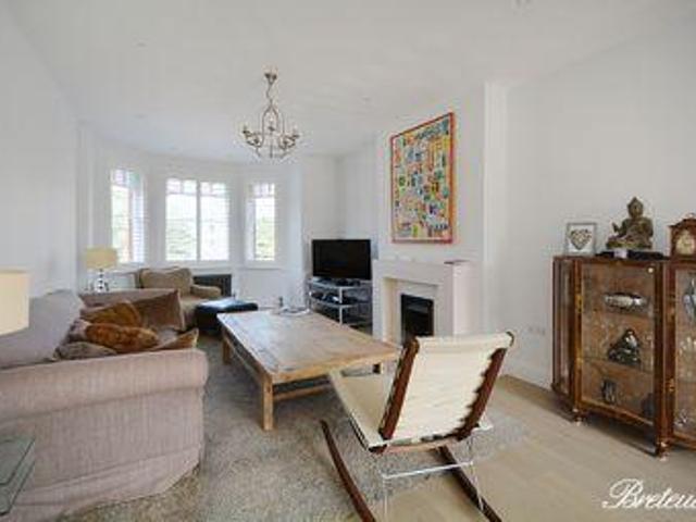 3 Bedrooms Flat for sale in Winchester Avenue, London NW6