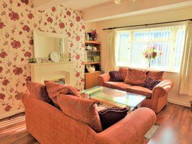3 Bedrooms Flat for sale in Wykebeck Street, Leeds LS9