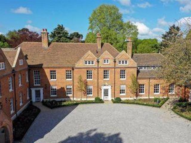 3 Bedrooms Flat for sale in Totteridge Park, Totteridge Common, London N20