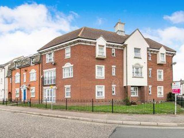 3 Bedrooms Flat for sale in Tattersalls Chase, Southminster CM0