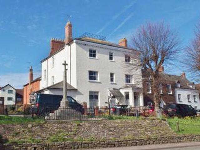 3 Bedrooms Flat for sale in The Manor House, High Street, Newnham, Gloucestershire GL14