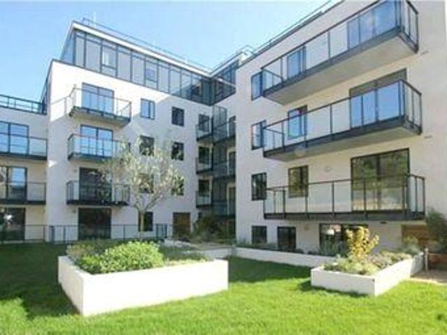 3 Bedrooms Flat for sale in The Curve, Victoria Road, Hendon NW4