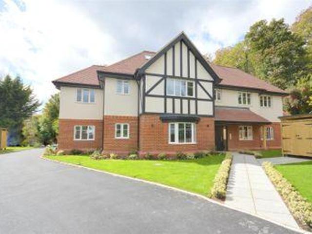3 Bedrooms Flat for sale in The Close, Russell Hill, Purley CR8