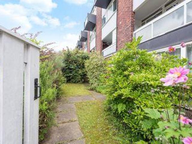 3 Bedrooms Flat for sale in The Crescent, Surbiton KT6