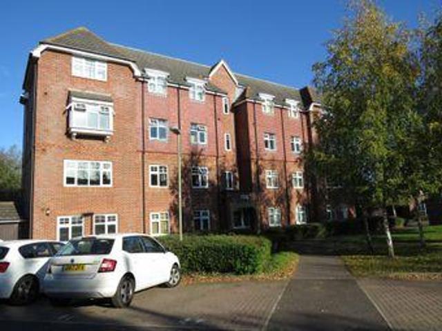 3 Bedrooms Flat for sale in The Hollies, Mapledurwell, Basingstoke RG24