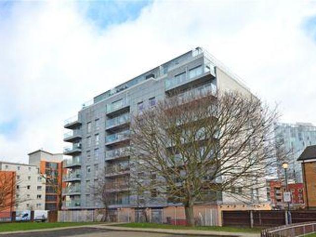 3 Bedrooms Flat for sale in Theatro Tower, Creek Road, Deptford, London SE8