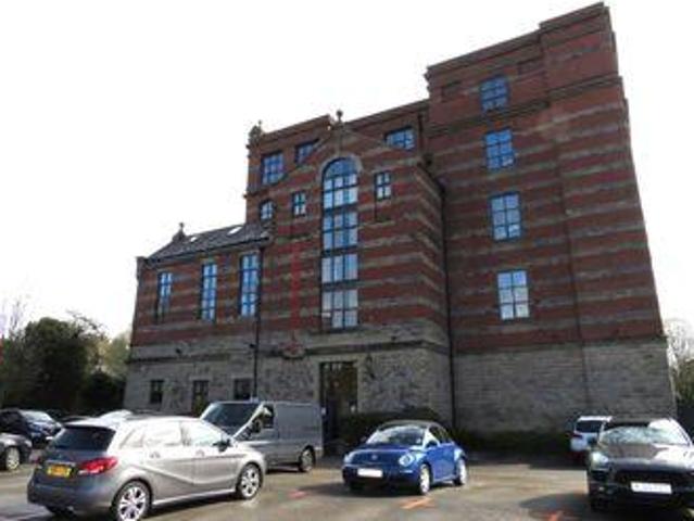 3 Bedrooms Flat for sale in Threadfold Way, Bolton BL7