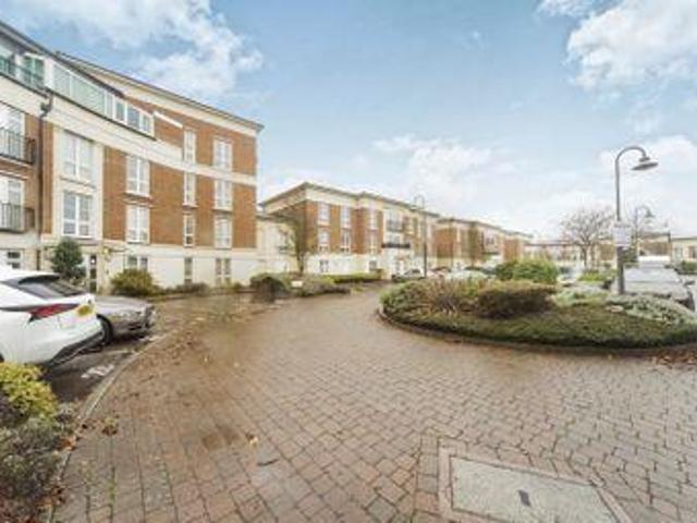 3 Bedrooms Flat for sale in Trevelyan Court, Windsor SL4