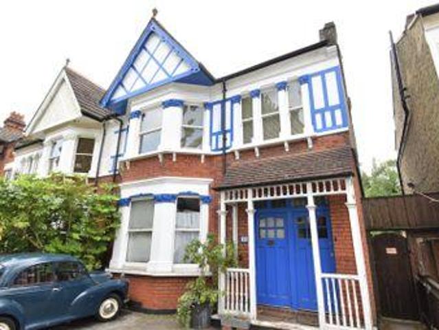 3 Bedrooms Flat for sale in Victoria Avenue, Surbiton KT6