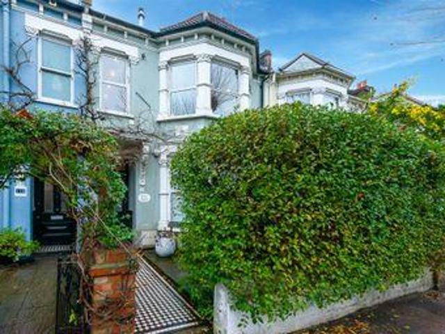 3 Bedrooms Flat for sale in Victoria Road, London NW6