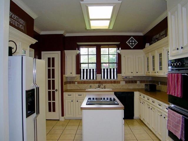 3 bedrooms for rent for females