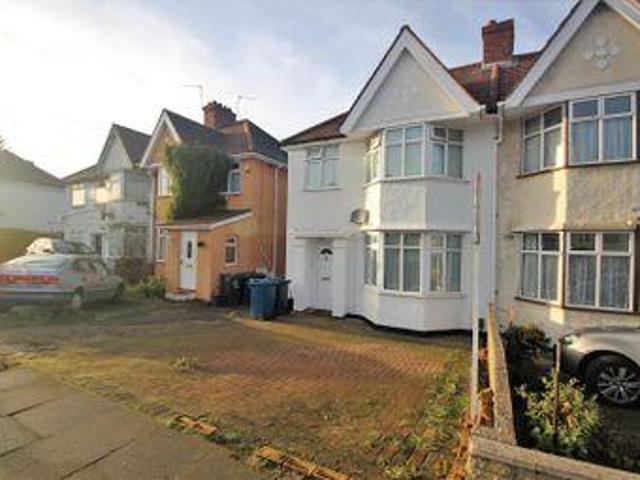 3 Bedrooms for rent in Merlin Crescent, Edgware HA8