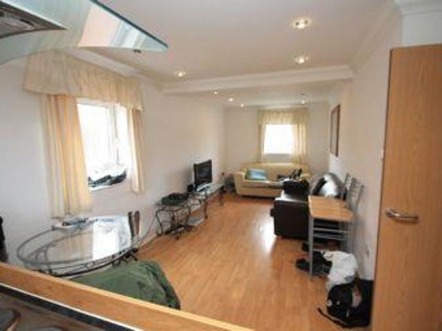 3 Bedrooms for rent in Moira Place, Roath, Cardiff CF24