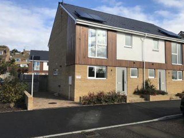 3 Bedrooms for rent in Mount Road, Newhaven BN9