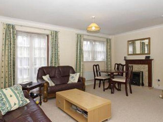 3 Bedrooms for rent in Oliver Mews, London SE15