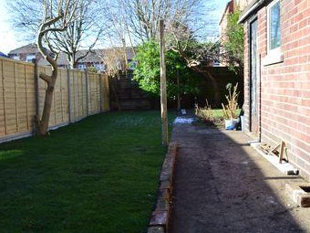 3 Bedrooms for rent in Avondale Street, Avon LN2