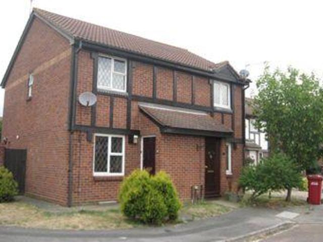 3 Bedrooms for rent in Amerden Way, Cippenham, Slough SL1