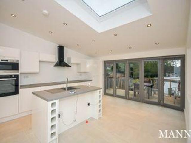 3 Bedrooms for rent in Ankerdine Crescent, Woolwich SE18