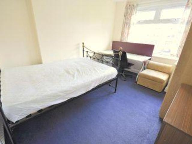 3 Bedrooms for rent in Belle Vue Road, Hyde Park, Leeds LS3