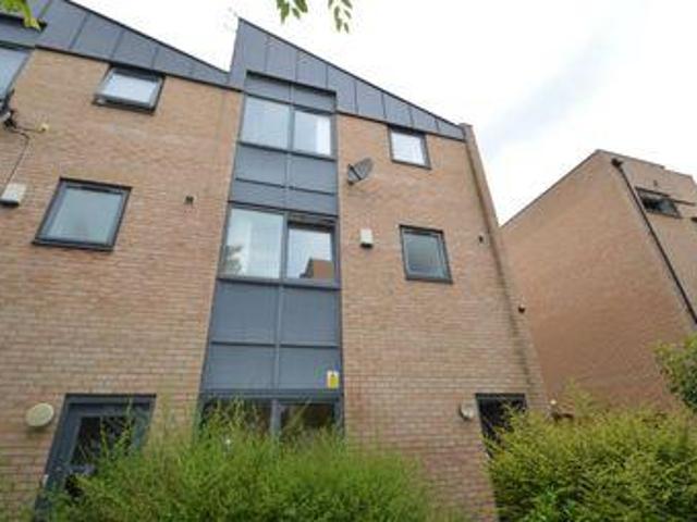 3 Bedrooms for rent in Betsham Street, Manchester M15