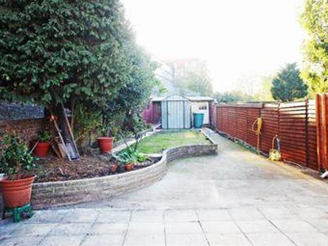 3 Bedrooms for rent in Brook Road, Cricklewood, London NW2