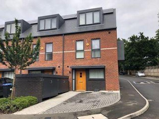 3 Bedrooms for rent in Cornell Gardens, Barnet EN4