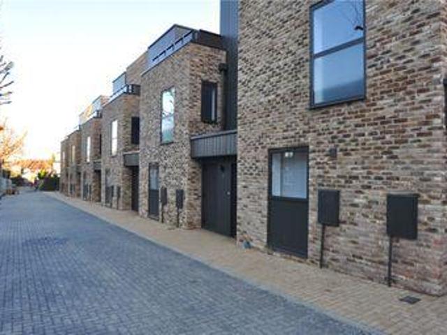3 Bedrooms for rent in Cranbrook Lane, London N11