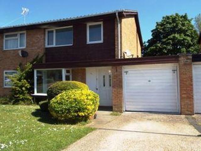 3 Bedrooms for rent in Crabtree Dell, Letchworth Garden City SG6