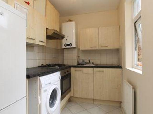 3 Bedrooms for rent in Crown Road, London SM4